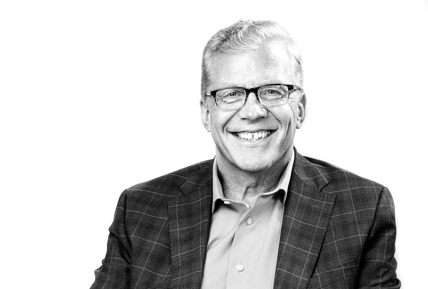 Howard’s Opens New West Los Angeles Experience Center - TWICE