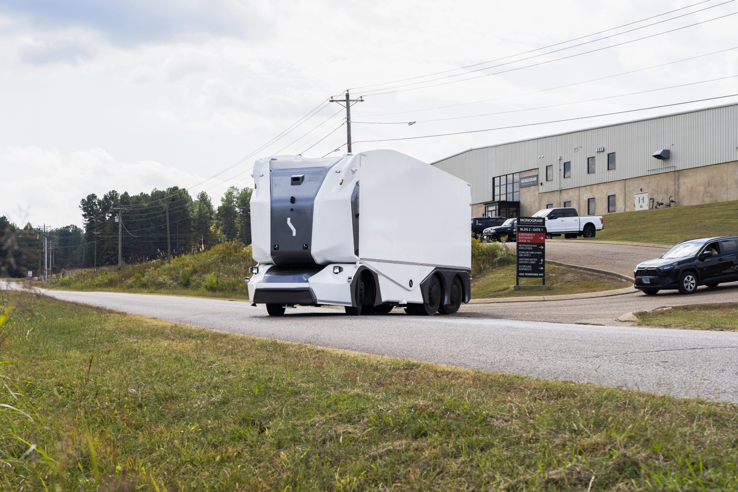 Einride Autonomous Vehicle Delivers GE Appliances - TWICE